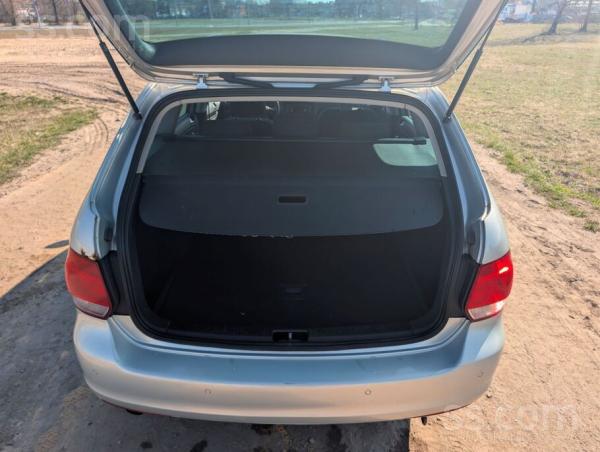 Volkswagen Golf 2011 in Riga, with an engine capacity of 1.60 L and mileage of 374 thousand km for 1900 €, photo 10 on AUTOMOTO.COM.LV
