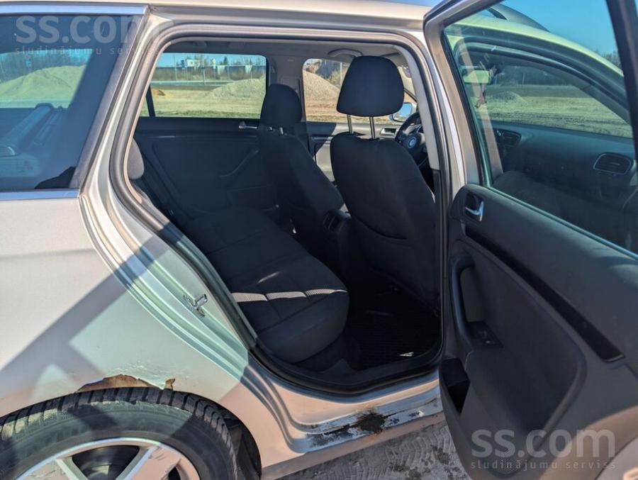 Volkswagen Golf 2011 in Riga, with an engine capacity of 1.60 L and mileage of 374 thousand km for 1900 €, photo 12 on AUTOMOTO.COM.LV