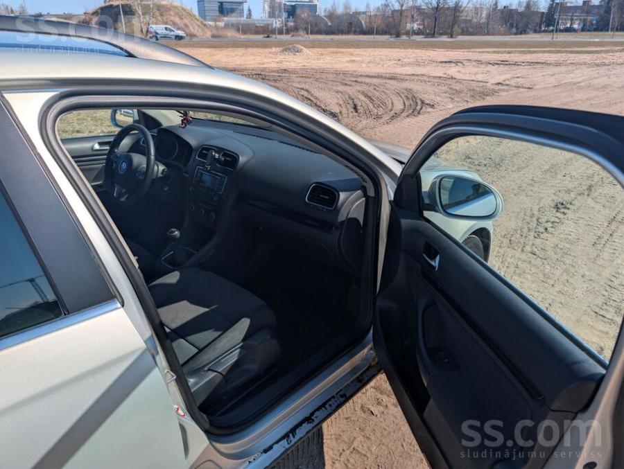 Volkswagen Golf 2011 in Riga, with an engine capacity of 1.60 L and mileage of 374 thousand km for 1900 €, photo 13 on AUTOMOTO.COM.LV