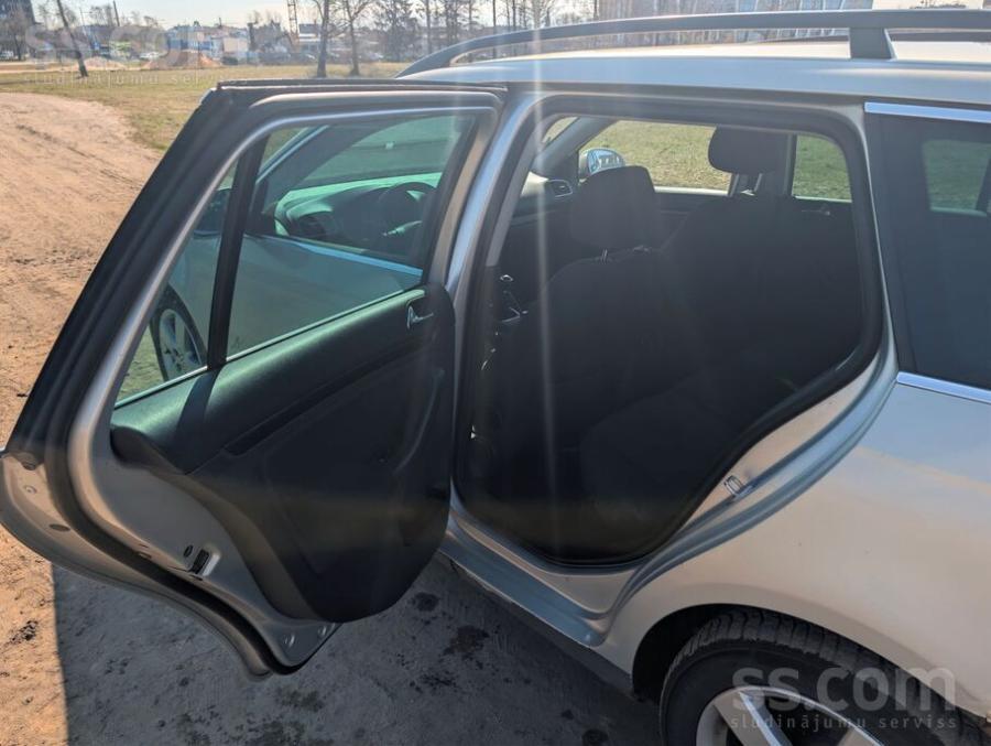 Volkswagen Golf 2011 in Riga, with an engine capacity of 1.60 L and mileage of 374 thousand km for 1900 €, photo 14 on AUTOMOTO.COM.LV