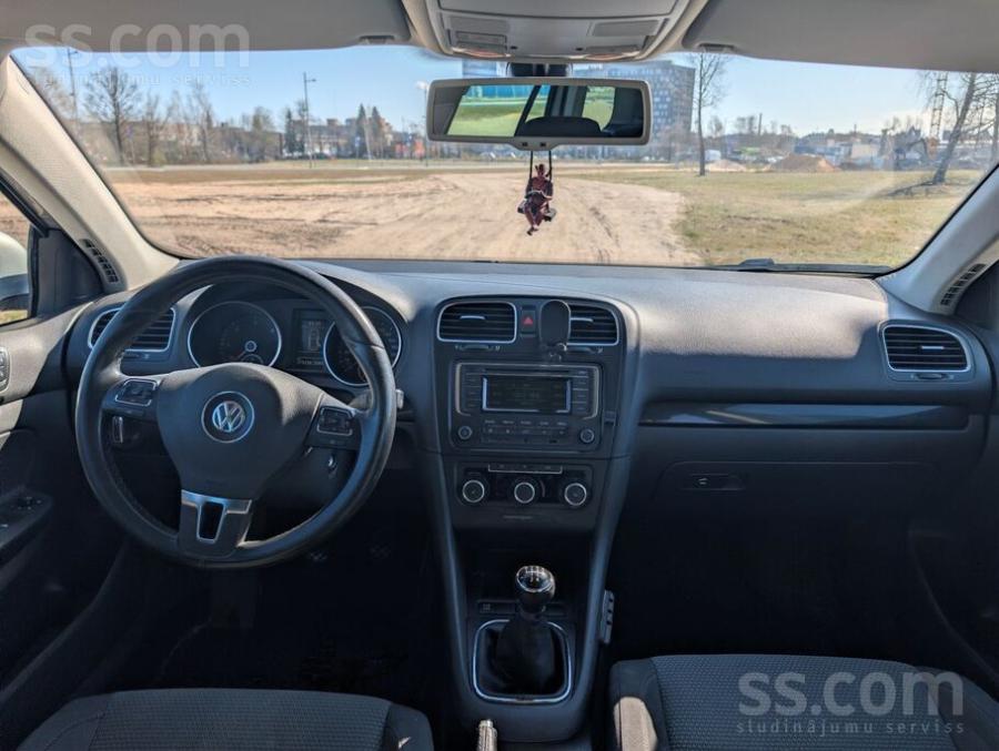 Volkswagen Golf 2011 in Riga, with an engine capacity of 1.60 L and mileage of 374 thousand km for 1900 €, photo 16 on AUTOMOTO.COM.LV