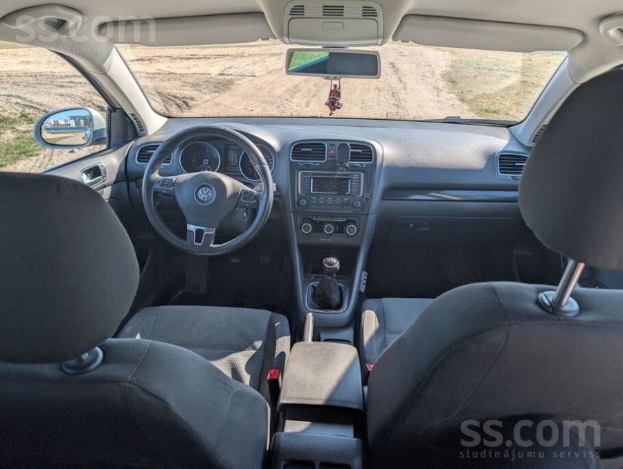 Volkswagen Golf 2011 in Riga, with an engine capacity of 1.60 L and mileage of 374 thousand km for 1900 €, photo 17 on AUTOMOTO.COM.LV
