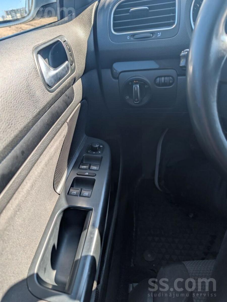 Volkswagen Golf 2011 in Riga, with an engine capacity of 1.60 L and mileage of 374 thousand km for 1900 €, photo 18 on AUTOMOTO.COM.LV