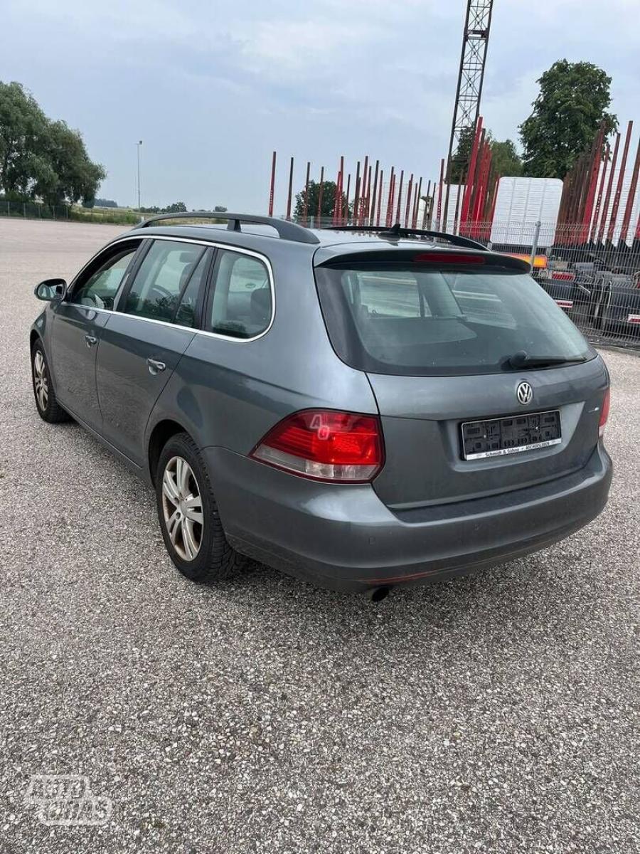 Volkswagen Golf 2011 in Marijampole, with an engine capacity of 1.60 L and mileage of 245 thousand km for 3350 €, photo 4 on AUTOMOTO.COM.LV
