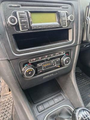 Volkswagen Golf 2011 in Marijampole, with an engine capacity of 1.60 L and mileage of 199 thousand km for 2799 €, photo 12 on AUTOMOTO.COM.LV