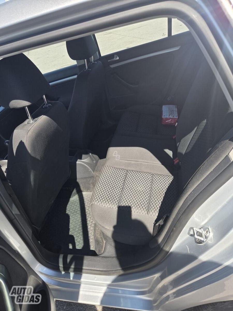 Volkswagen Golf 2012 in Marijampole, with an engine capacity of 1.60 L and mileage of 290 thousand km for 3400 €, photo 8 on AUTOMOTO.COM.LV