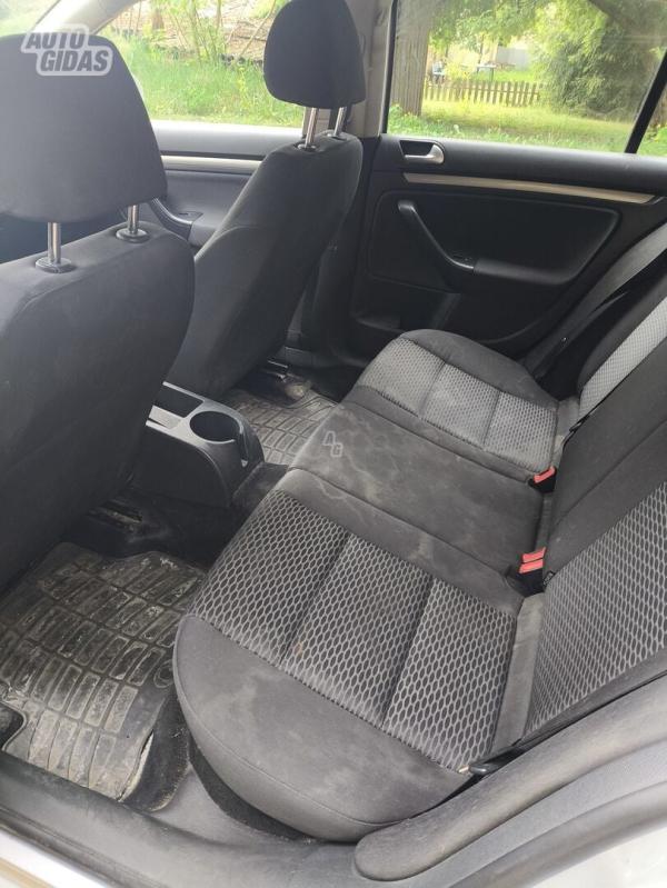Volkswagen Golf 2012 in Vilnius, with an engine capacity of 1.60 L and mileage of 280 thousand km for 1600 €, photo 9 on AUTOMOTO.COM.LV