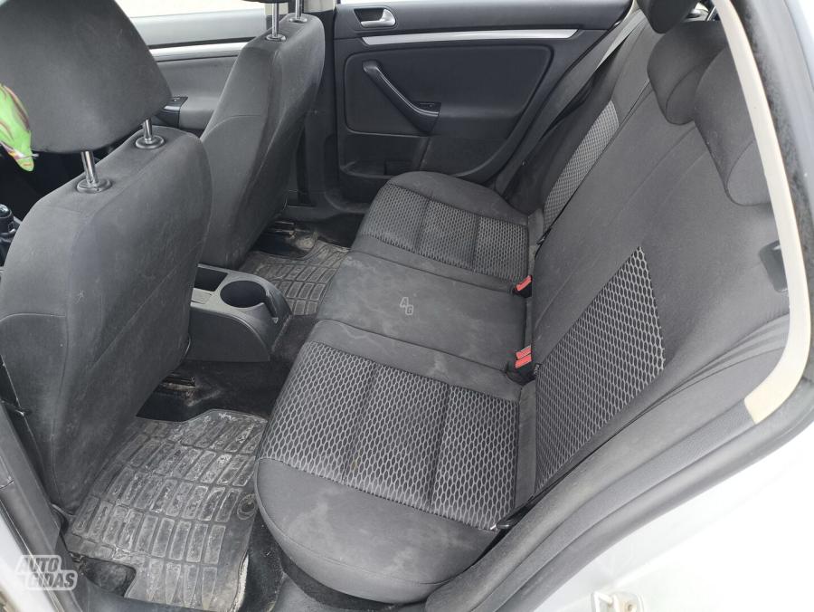 Volkswagen Golf 2012 in Vilnius, with an engine capacity of 1.60 L and mileage of 293 thousand km for 1500 €, photo 10 on AUTOMOTO.COM.LV