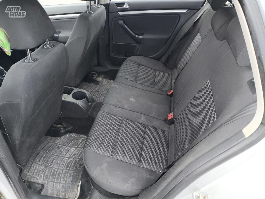 Volkswagen Golf 2012 in Vilnius, with an engine capacity of 1.60 L and mileage of 293 thousand km for 1490 €, photo 8 on AUTOMOTO.COM.LV