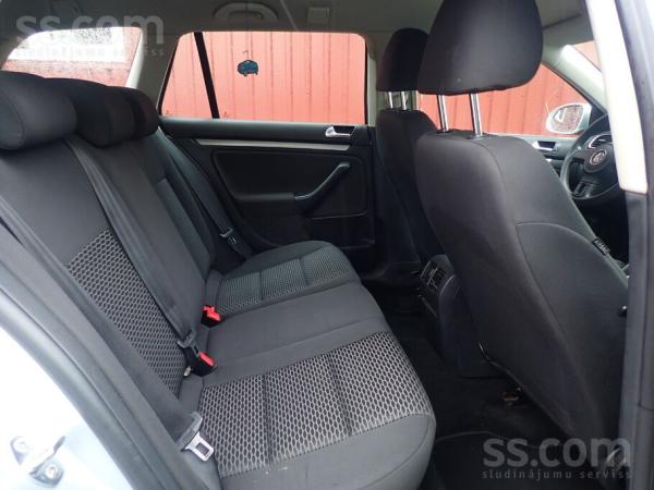 Volkswagen Golf 2013 Liepāja, ar dzinēja tilpumu 1.60 L un nobraukumu 302 tūkst. km par 3950 €, foto 5 vietnē AUTOMOTO.COM.LV