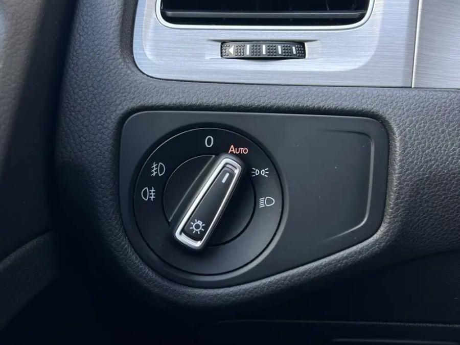Volkswagen Golf 2016 Rīga, ar dzinēja tilpumu 1.40 L un nobraukumu 212 tūkst. km par 7950 €, foto 24 vietnē AUTOMOTO.COM.LV