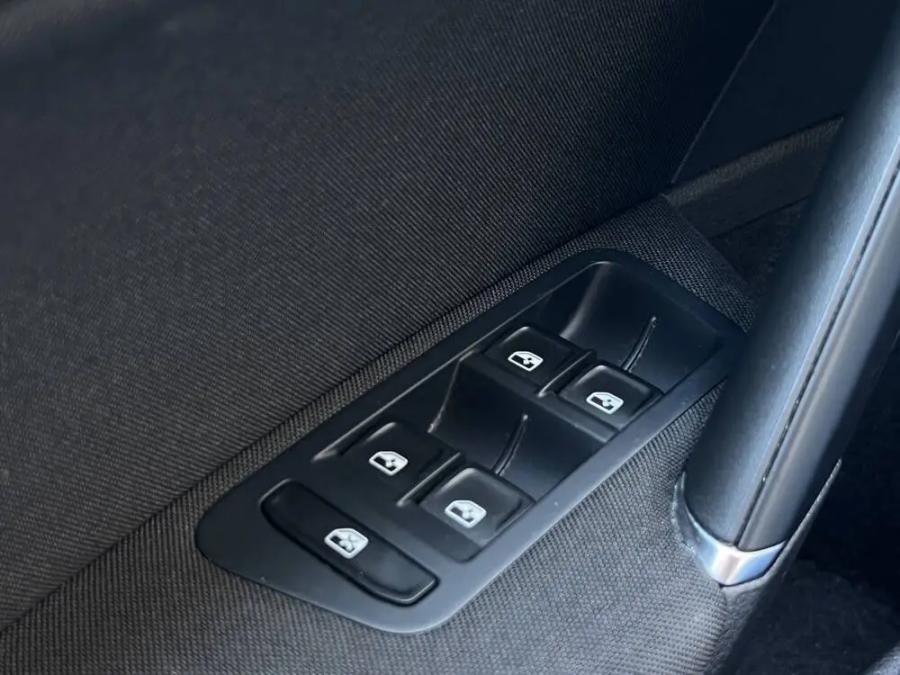 Volkswagen Golf 2016 Rīga, ar dzinēja tilpumu 1.40 L un nobraukumu 212 tūkst. km par 7950 €, foto 26 vietnē AUTOMOTO.COM.LV