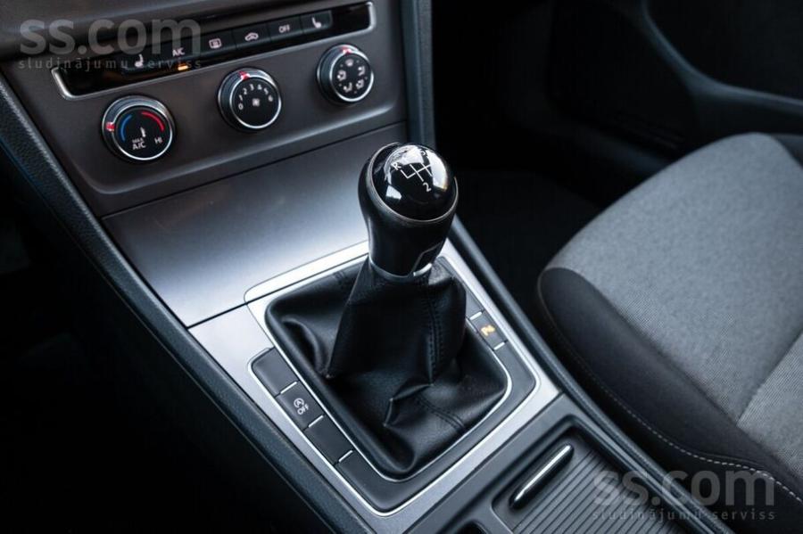 Volkswagen Golf 2016 in Riga, with an engine capacity of 1.60 L and mileage of 221 thousand km for 5950 €, photo 13 on AUTOMOTO.COM.LV