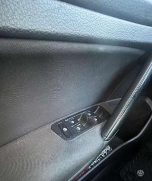 Volkswagen Golf 2017 in Jelgava, with an engine capacity of 1.60 L and mileage of 204 thousand km for 7500 €, photo 17 on AUTOMOTO.COM.LV