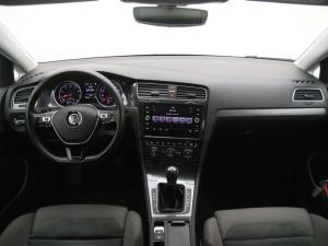 Volkswagen Golf 2019 in Vilnius, with an engine capacity of 1.50 L and mileage of 161 thousand km for 10899 €, photo 3 on AUTOMOTO.COM.LV