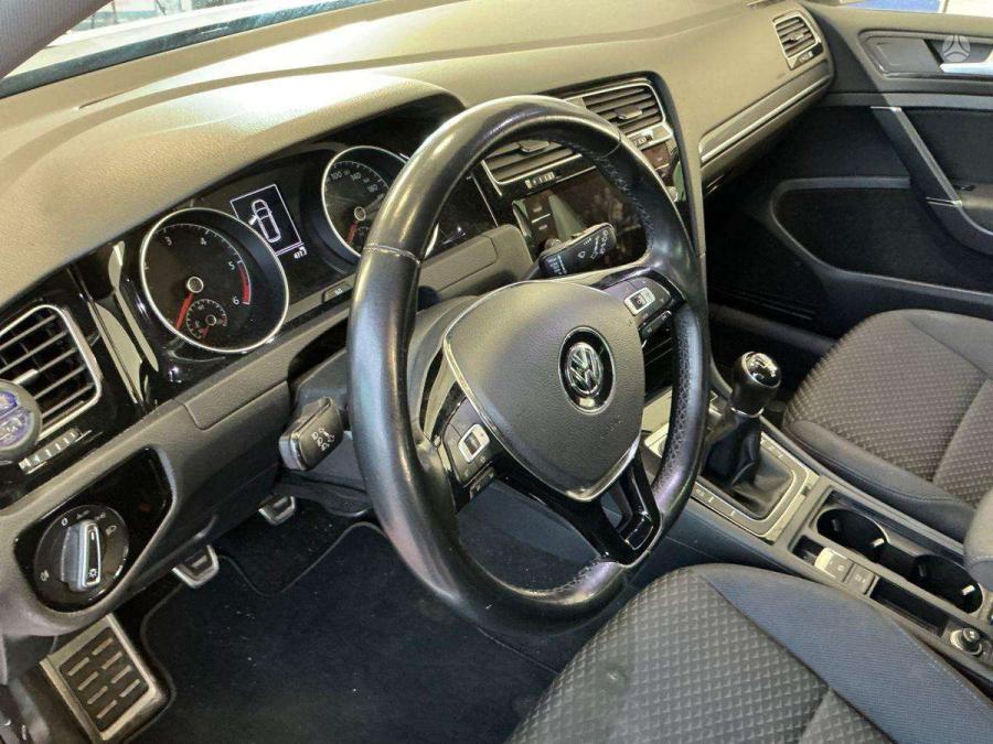 Volkswagen Golf 2020 in Vilnius, with an engine capacity of 1.60 L and mileage of 162 thousand km for 11979 €, photo 8 on AUTOMOTO.COM.LV