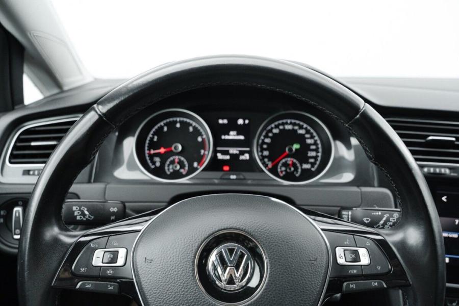 Volkswagen Golf 2020 in Riga, with an engine capacity of 1.50 L and mileage of 147 thousand km for 12900 €, photo 12 on AUTOMOTO.COM.LV