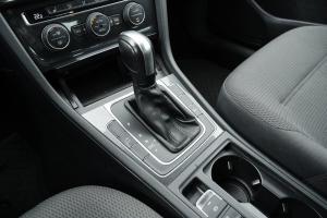 Volkswagen Golf 2020 in Riga, with an engine capacity of 1.50 L and mileage of 147 thousand km for 12900 €, photo 13 on AUTOMOTO.COM.LV