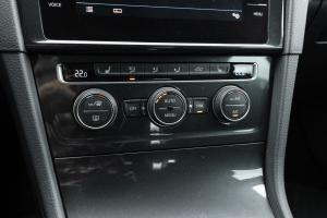 Volkswagen Golf 2020 in Riga, with an engine capacity of 1.50 L and mileage of 147 thousand km for 12900 €, photo 14 on AUTOMOTO.COM.LV