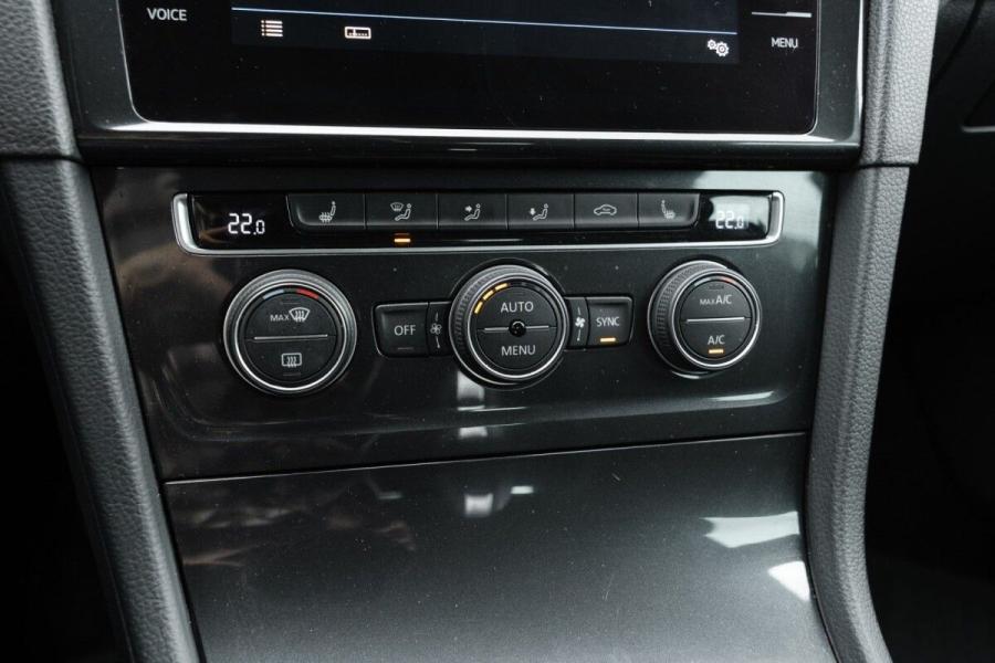Volkswagen Golf 2020 in Riga, with an engine capacity of 1.50 L and mileage of 147 thousand km for 12900 €, photo 14 on AUTOMOTO.COM.LV