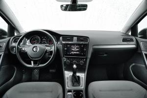 Volkswagen Golf 2020 in Riga, with an engine capacity of 1.50 L and mileage of 147 thousand km for 12900 €, photo 24 on AUTOMOTO.COM.LV