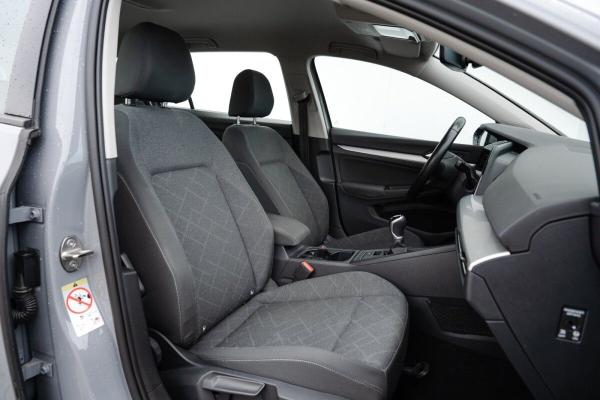 Volkswagen Golf 2022 in Riga, with an engine capacity of 1.50 L and mileage of 135 thousand km for 15850 €, photo 5 on AUTOMOTO.COM.LV