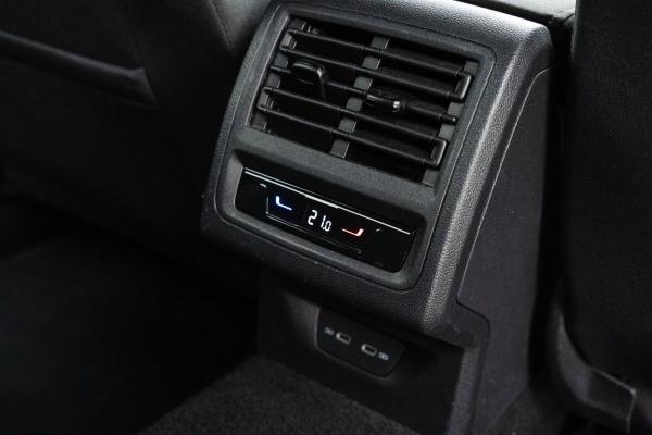 Volkswagen Golf 2022 in Riga, with an engine capacity of 1.50 L and mileage of 135 thousand km for 15850 €, photo 7 on AUTOMOTO.COM.LV