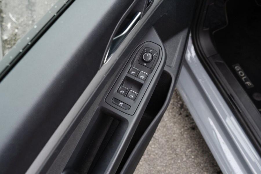 Volkswagen Golf 2022 in Riga, with an engine capacity of 1.50 L and mileage of 135 thousand km for 15850 €, photo 9 on AUTOMOTO.COM.LV