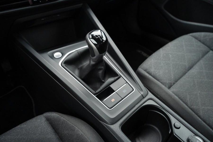 Volkswagen Golf 2022 in Riga, with an engine capacity of 1.50 L and mileage of 135 thousand km for 15850 €, photo 14 on AUTOMOTO.COM.LV