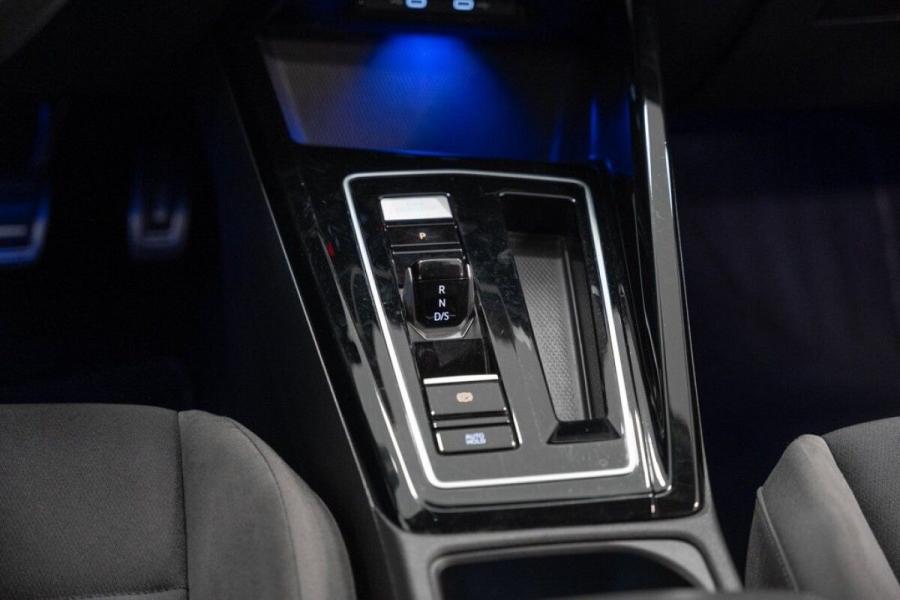 Volkswagen Golf 2023 Viļņa, ar dzinēja tilpumu 2.00 L un nobraukumu 160 tūkst. km par 21900 €, foto 24 vietnē AUTOMOTO.COM.LV