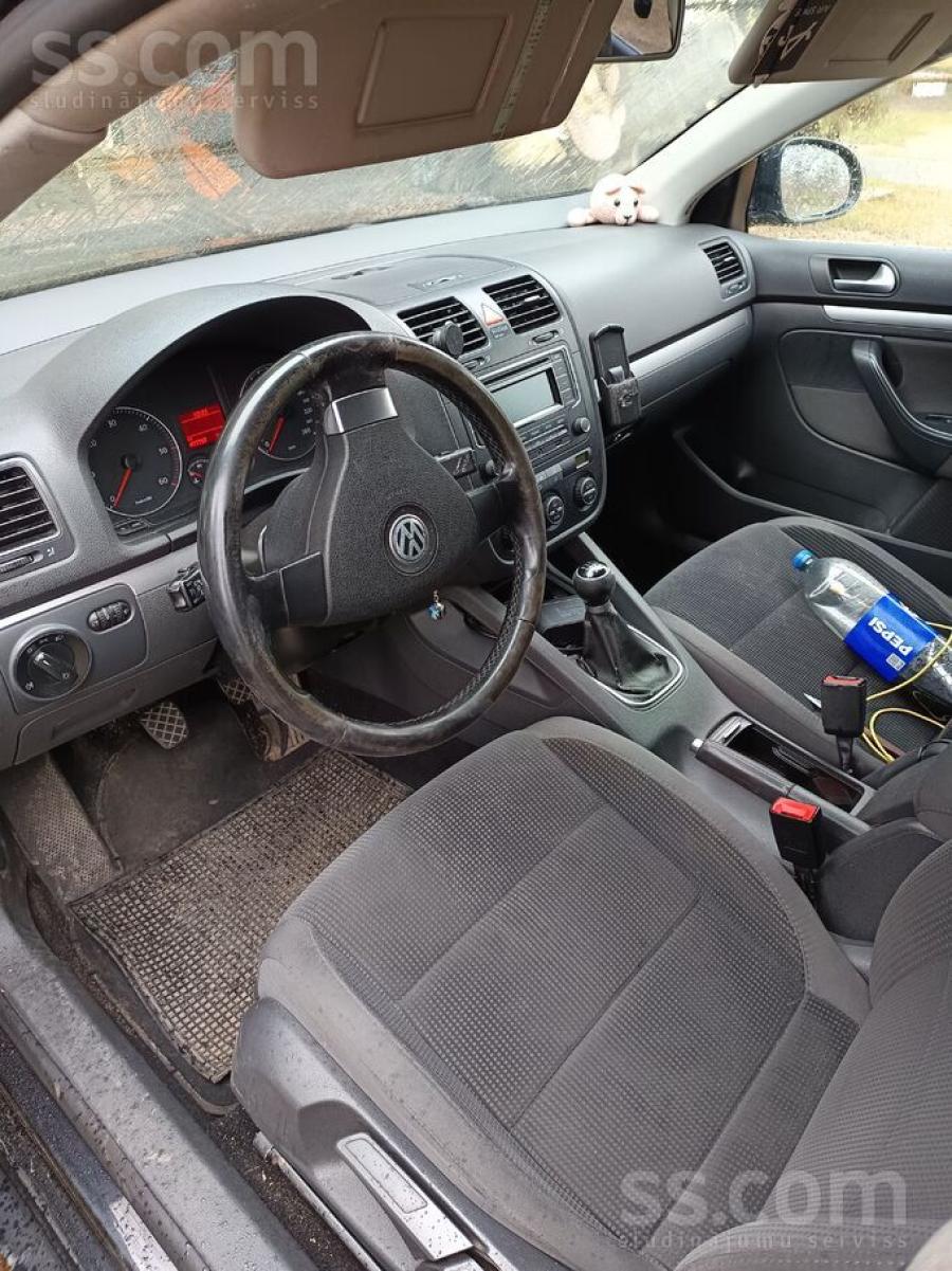 Black Volkswagen golf-variant 2008 in Talsi, with an engine capacity of 2.00 L and mileage of 478 thousand km for 1100 €, photo 6 on AUTOMOTO.COM.LV
