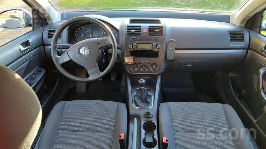 Grey Volkswagen golf-variant 2008 in Valmiera, with an engine capacity of 1.90 L and mileage of 325 thousand km for 1900 €, photo 9 on AUTOMOTO.COM.LV