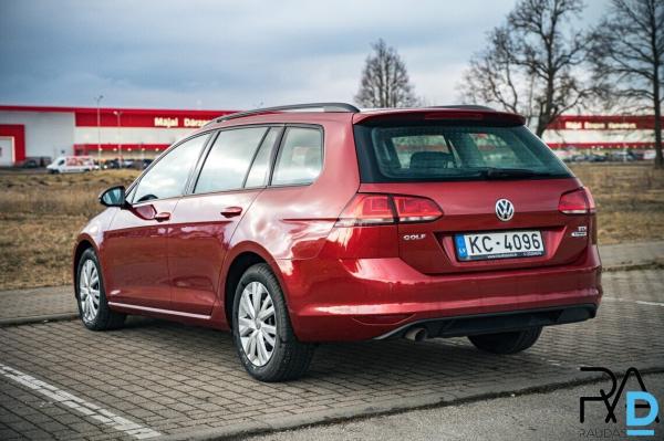 Red Volkswagen golf-variant 2015 in Riga, with an engine capacity of 1.60 L and mileage of 297 thousand km for 4990 €, photo 4 on AUTOMOTO.COM.LV