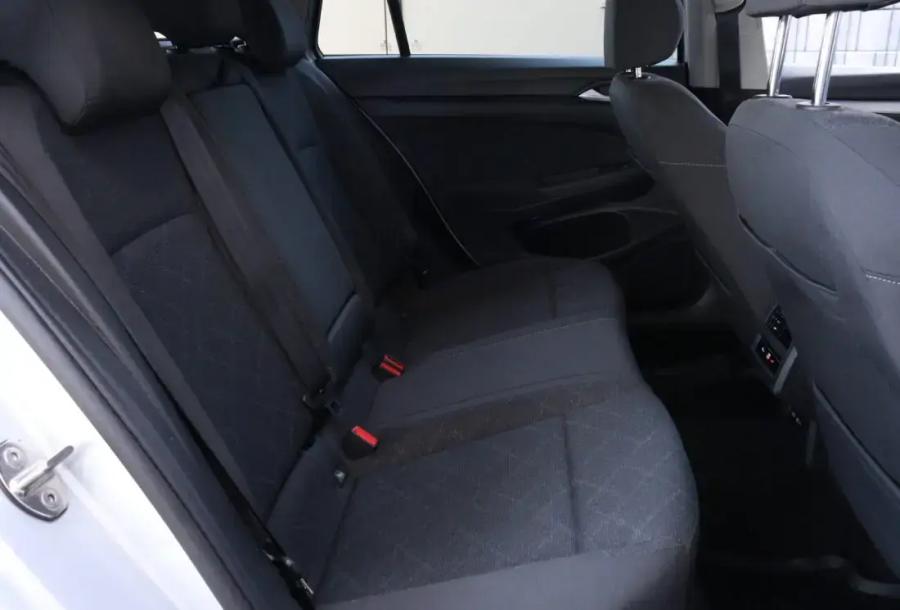 Volkswagen golf-variant 2022 Rīga, ar dzinēja tilpumu 1.50 L un nobraukumu 141 tūkst. km par 14200 €, foto 9 vietnē AUTOMOTO.COM.LV