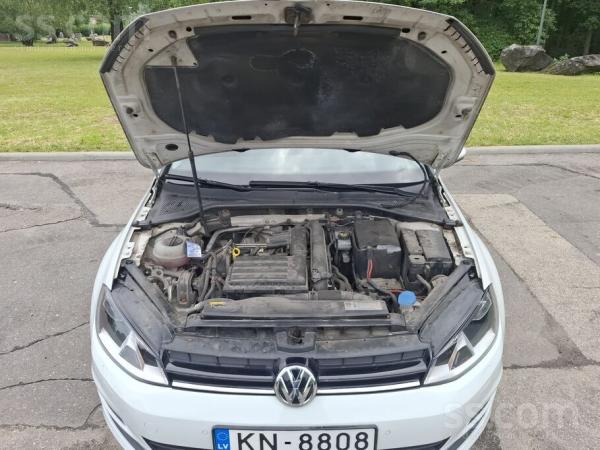 White Volkswagen golf-variant 2016 in Riga, with an engine capacity of 1.40 L and mileage of 150 thousand km for 9500 €, photo 5 on AUTOMOTO.COM.LV