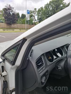 White Volkswagen golf-variant 2016 in Riga, with an engine capacity of 1.40 L and mileage of 150 thousand km for 9500 €, photo 13 on AUTOMOTO.COM.LV