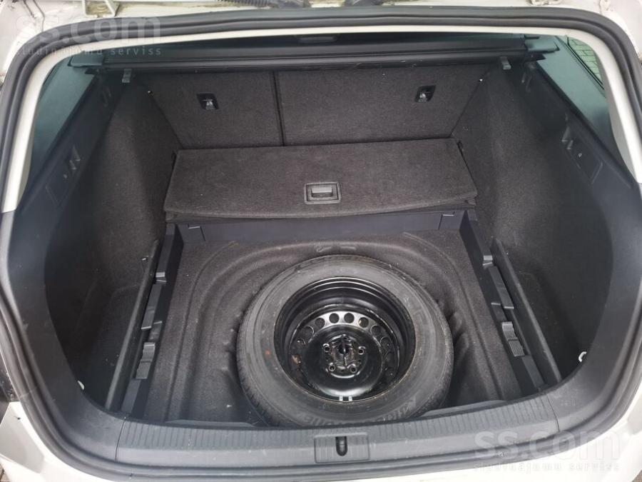 White Volkswagen golf-variant 2016 in Riga, with an engine capacity of 1.40 L and mileage of 150 thousand km for 9500 €, photo 16 on AUTOMOTO.COM.LV