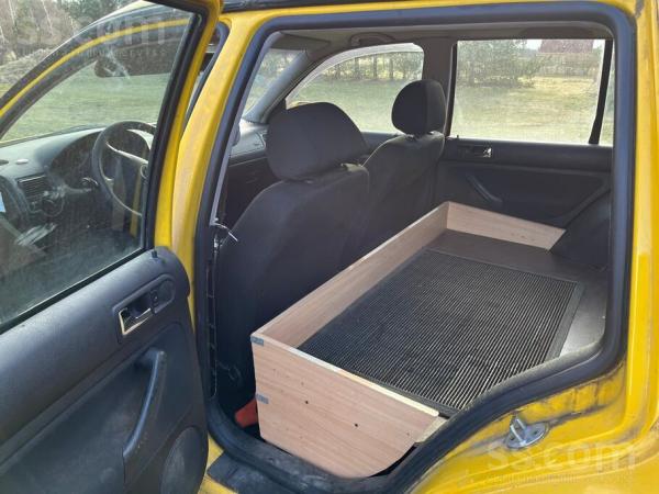 Yellow Volkswagen golf-variant 2002 in Riga, with an engine capacity of 1.90 L and mileage of 408 thousand km for 650 €, photo 4 on AUTOMOTO.COM.LV