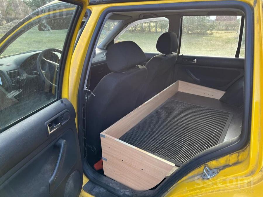 Yellow Volkswagen golf-variant 2002 in Riga, with an engine capacity of 1.90 L and mileage of 408 thousand km for 550 €, photo 5 on AUTOMOTO.COM.LV