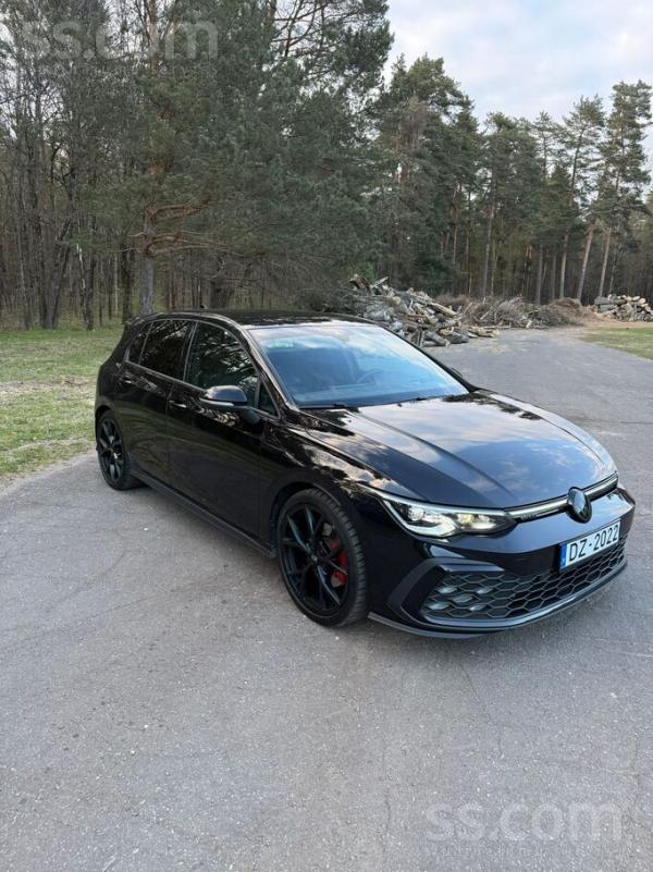 Black Volkswagen Golf VIII 2022 in Riga, with an engine capacity of 2.00 L and mileage of 86 thousand km for 25700 €, photo 1 on AUTOMOTO.COM.LV