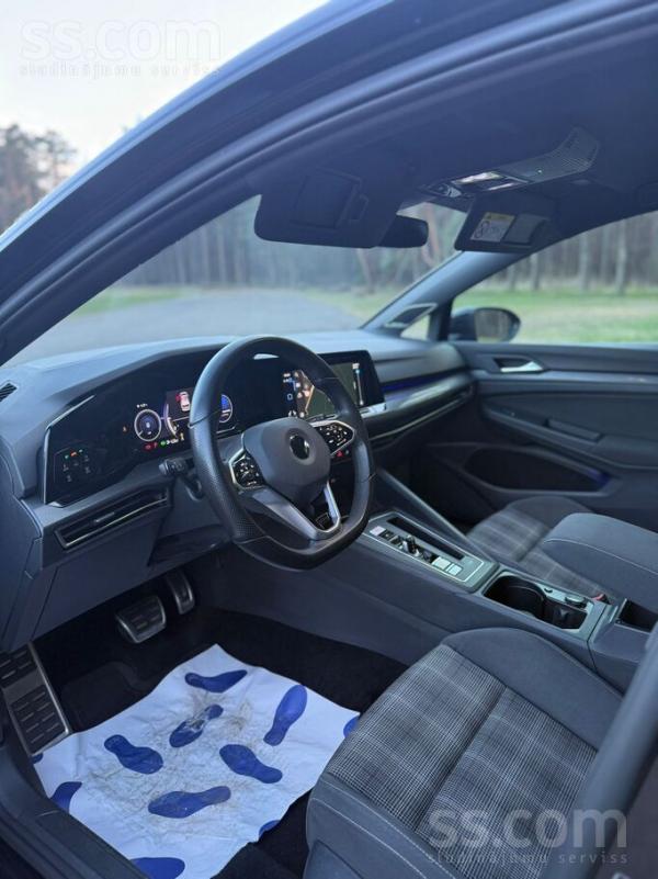 Black Volkswagen Golf VIII 2022 in Riga, with an engine capacity of 2.00 L and mileage of 86 thousand km for 25700 €, photo 7 on AUTOMOTO.COM.LV