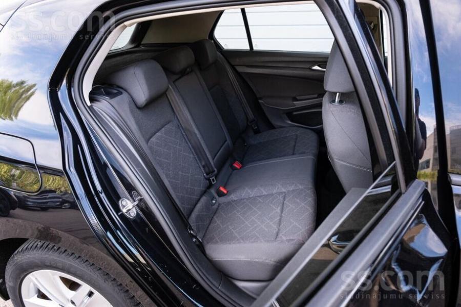 Melns Volkswagen Golf VIII 2022 Rīga, ar dzinēja tilpumu 1.00 L un nobraukumu 133 tūkst. km par 14600 €, foto 8 vietnē AUTOMOTO.COM.LV