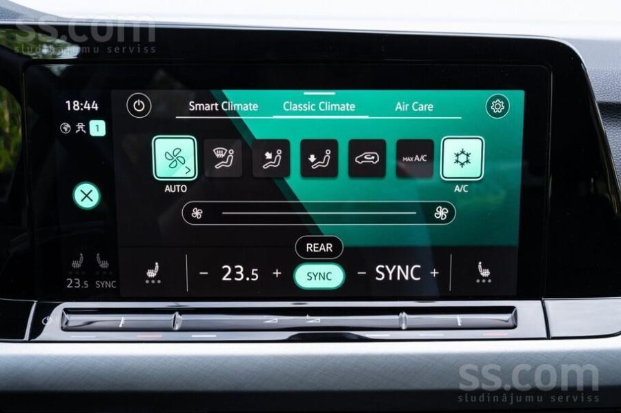 Melns Volkswagen Golf VIII 2022 Rīga, ar dzinēja tilpumu 1.00 L un nobraukumu 133 tūkst. km par 14600 €, foto 14 vietnē AUTOMOTO.COM.LV