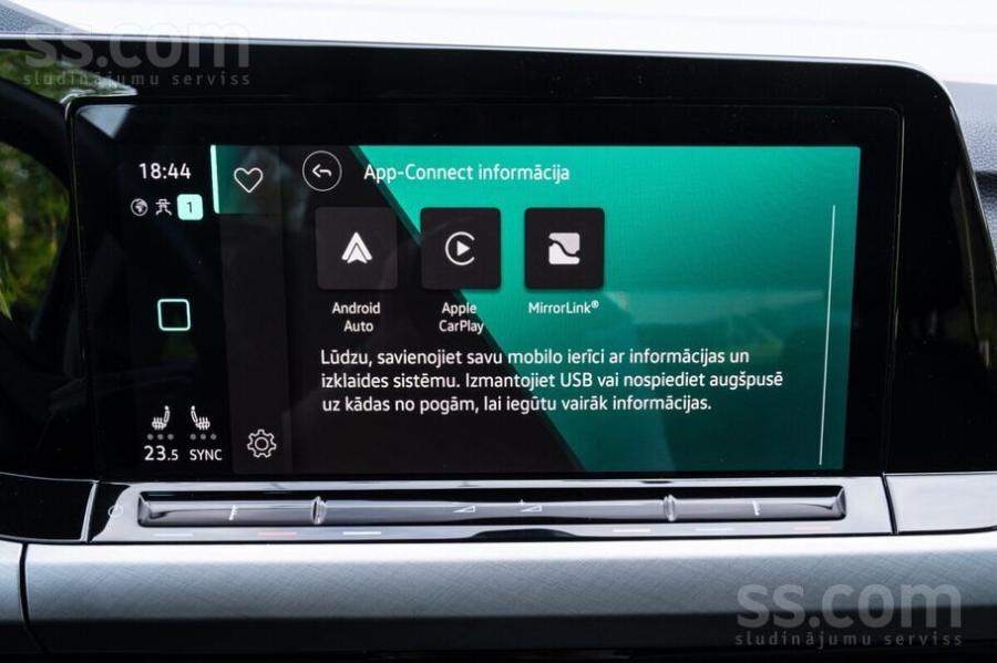 Melns Volkswagen Golf VIII 2022 Rīga, ar dzinēja tilpumu 1.00 L un nobraukumu 133 tūkst. km par 14600 €, foto 15 vietnē AUTOMOTO.COM.LV