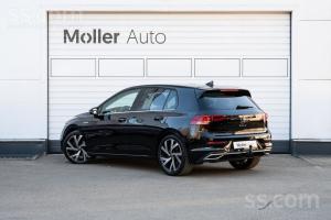 Black Volkswagen Golf VIII 2022 in Riga, with an engine capacity of 2.00 L and mileage of 157 thousand km for 19250 €, photo 5 on AUTOMOTO.COM.LV