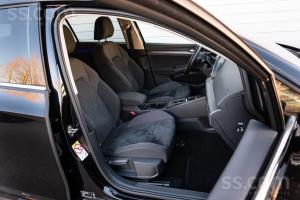 Black Volkswagen Golf VIII 2022 in Riga, with an engine capacity of 2.00 L and mileage of 157 thousand km for 19250 €, photo 7 on AUTOMOTO.COM.LV