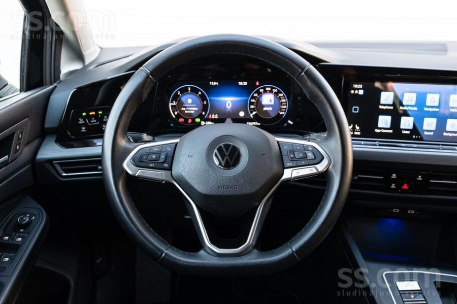 Black Volkswagen Golf VIII 2022 in Riga, with an engine capacity of 2.00 L and mileage of 157 thousand km for 19250 €, photo 22 on AUTOMOTO.COM.LV