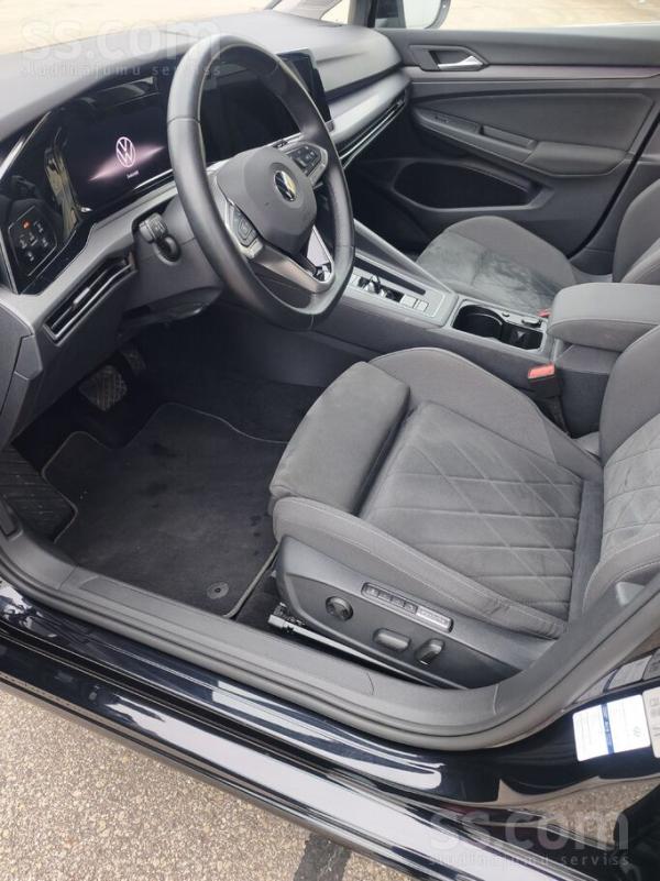 Melns Volkswagen Golf VIII 2022 Rīga, ar dzinēja tilpumu 1.50 L un nobraukumu 40 tūkst. km par 18855 €, foto 5 vietnē AUTOMOTO.COM.LV