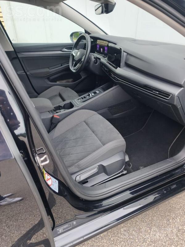 Melns Volkswagen Golf VIII 2022 Rīga, ar dzinēja tilpumu 1.50 L un nobraukumu 40 tūkst. km par 18855 €, foto 6 vietnē AUTOMOTO.COM.LV