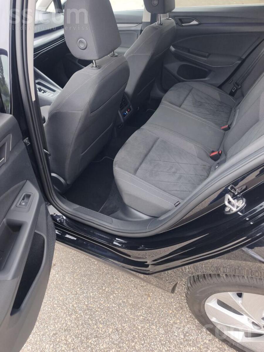 Black Volkswagen Golf VIII 2022 in Riga, with an engine capacity of 1.50 L and mileage of 40 thousand km for 18855 €, photo 9 on AUTOMOTO.COM.LV
